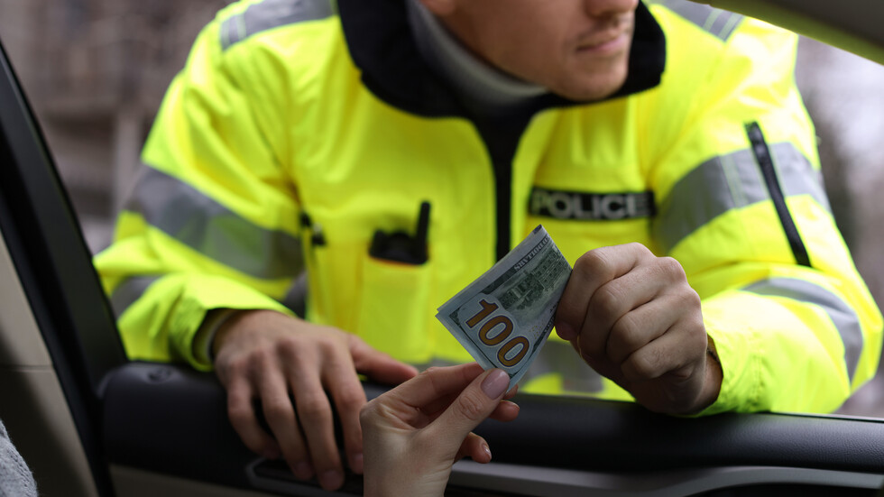 Условна присъда за полицай за подкуп в Плевен Nova