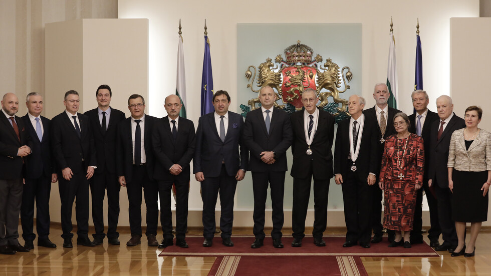 Румен Радев удостои с висши държавни отличия изтъкнати български учени Nova