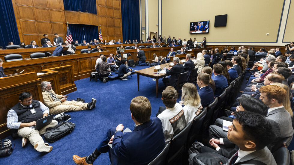 Камарата на представителите на САЩ започна изслушване по разследване за